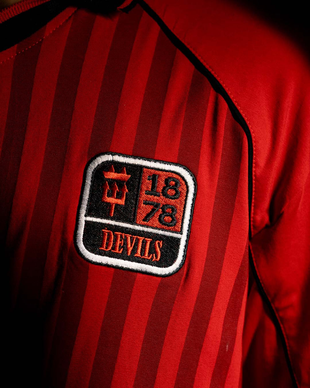 Red Devils Vintage Full-Sleeves